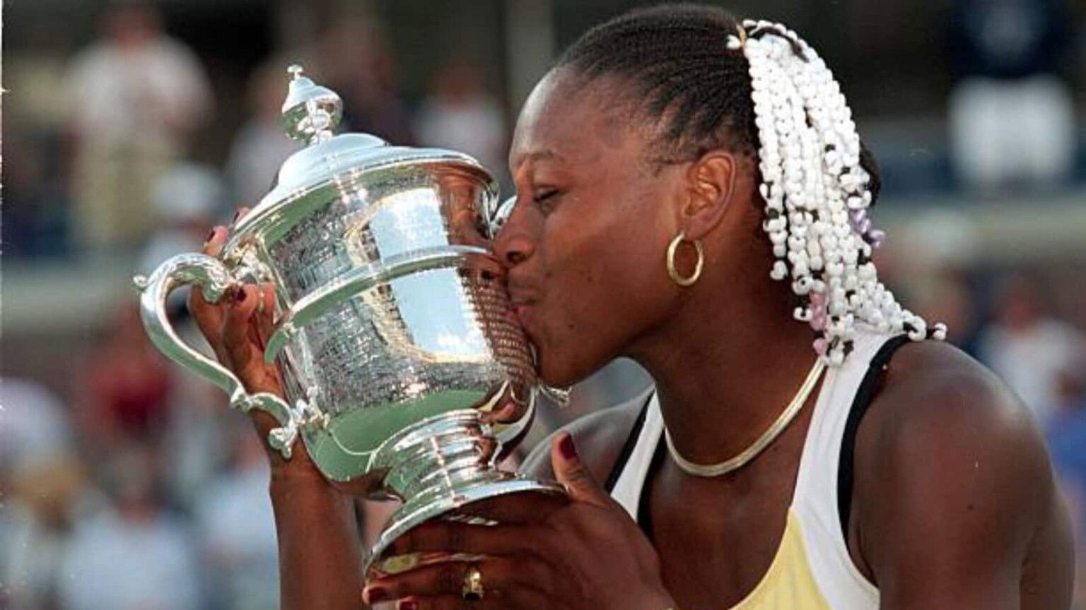 How many grand slams has Serena Williams won? Does she hold the record ...