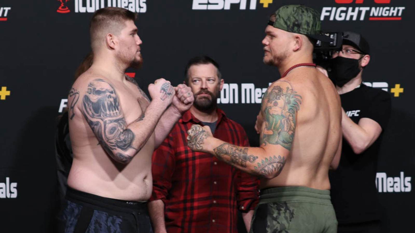 UFC Vegas 46 (co-main event): Jake Collier smokes Chase Sherman with a ...