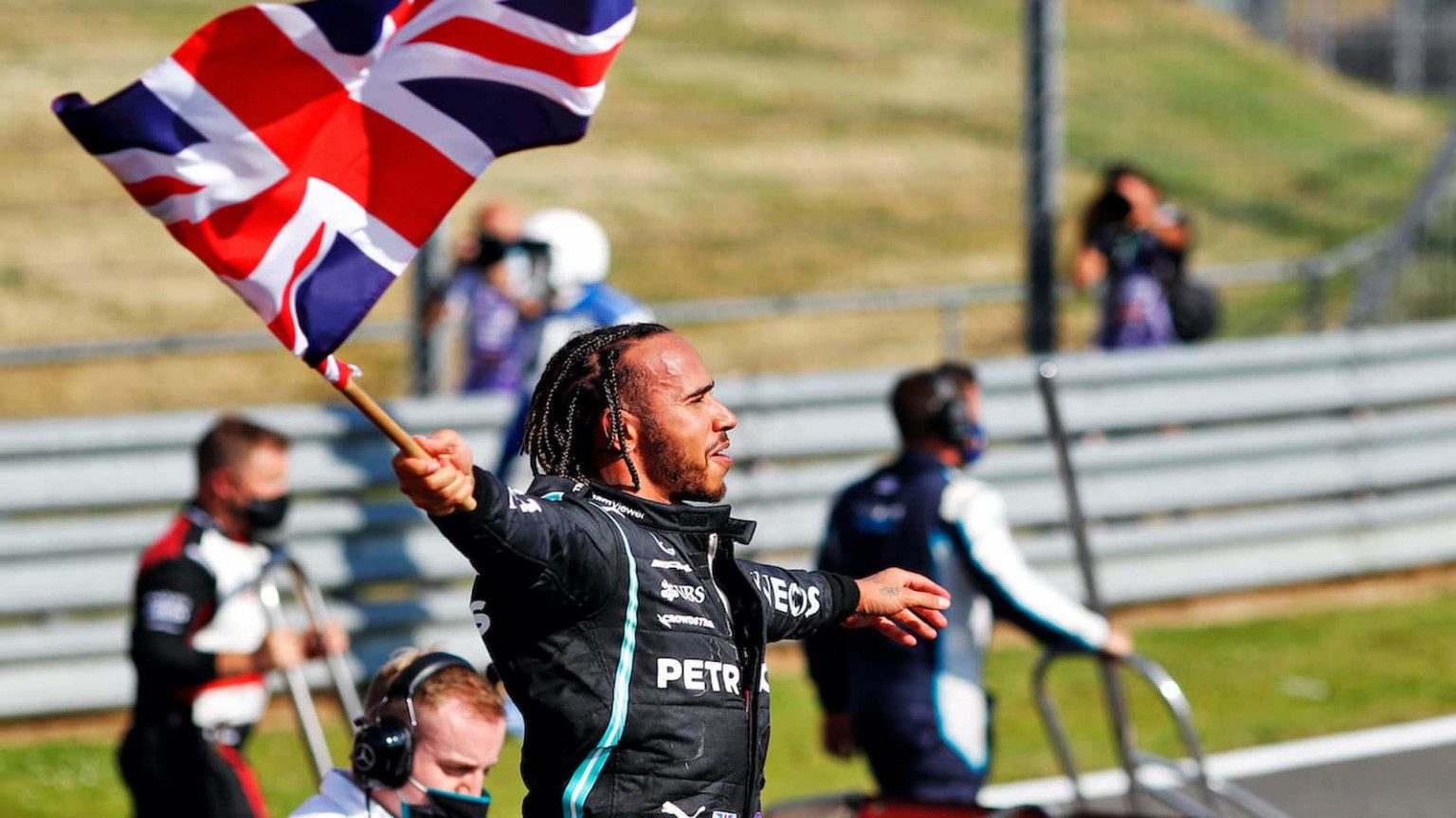 "I don't plan on being here past that age," Lewis Hamilton drops huge ...