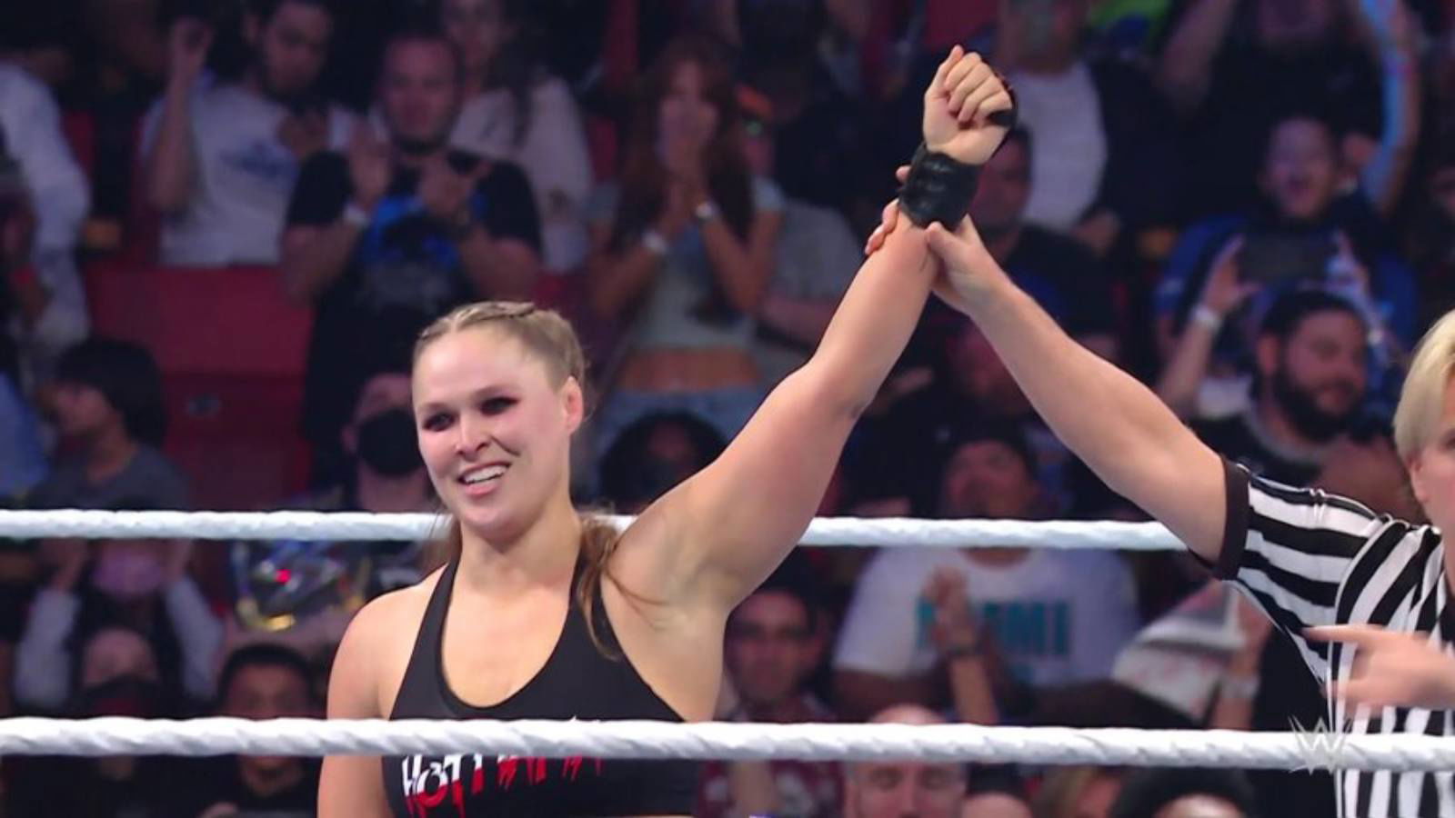 Ronda Rousey sends a huge message to Charlotte Flair as the Queen taps ...