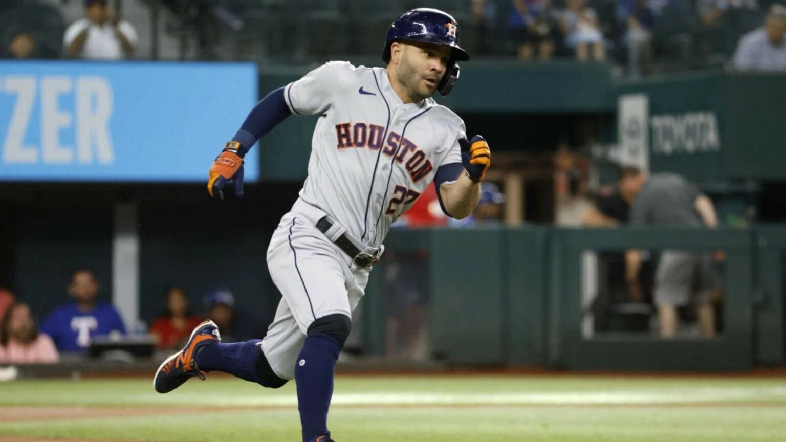 Jose Altuve Net Worth, Career, Endorsements, Wife, Family, and more