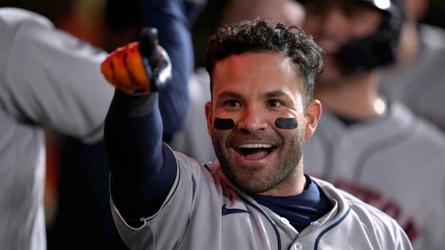 Jose Altuve Net Worth, Career, Endorsements, Wife, Family, and more