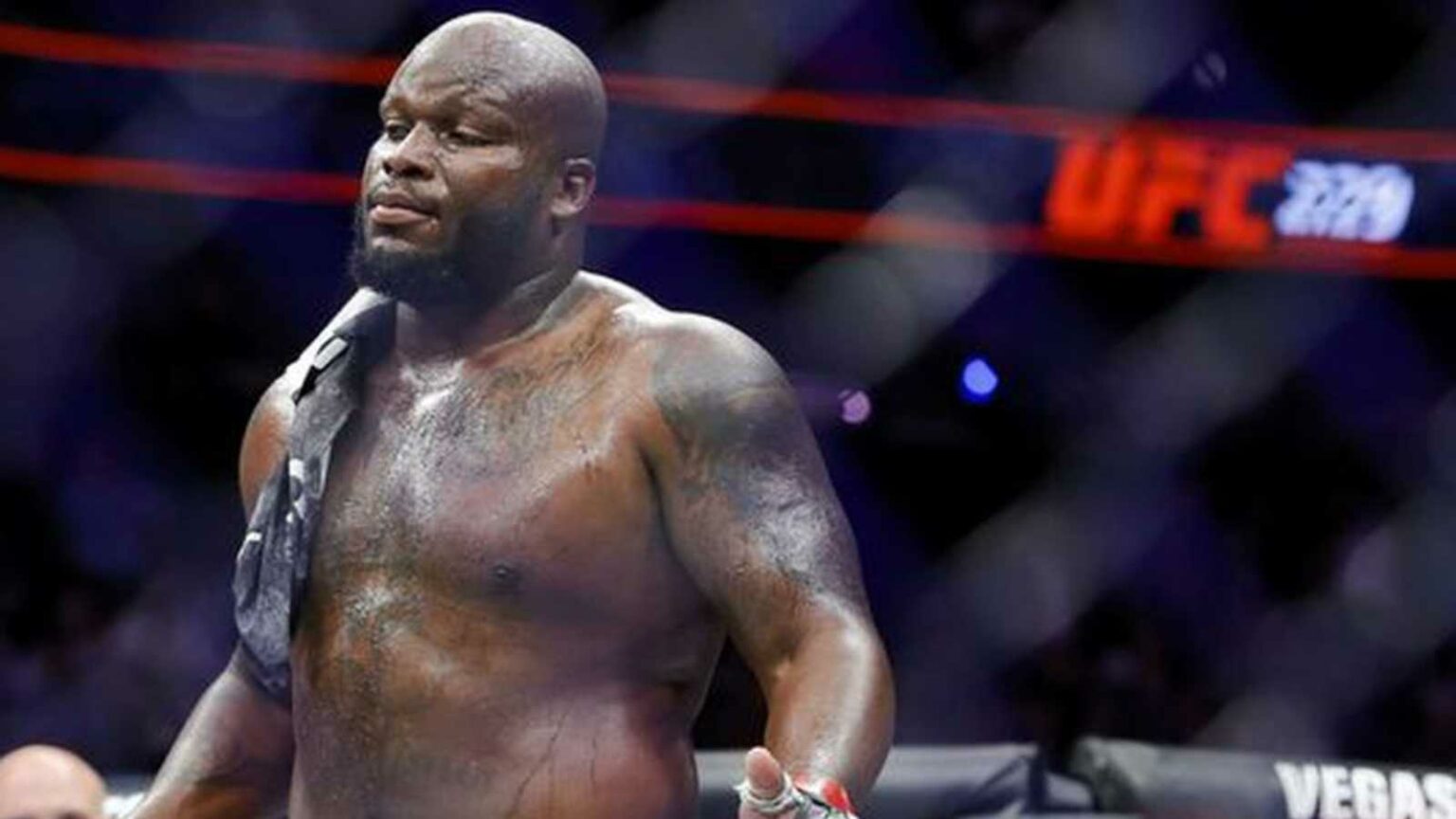WATCH: Derrick Lewis' hilarious prank on Dana White during UFC 277 ...