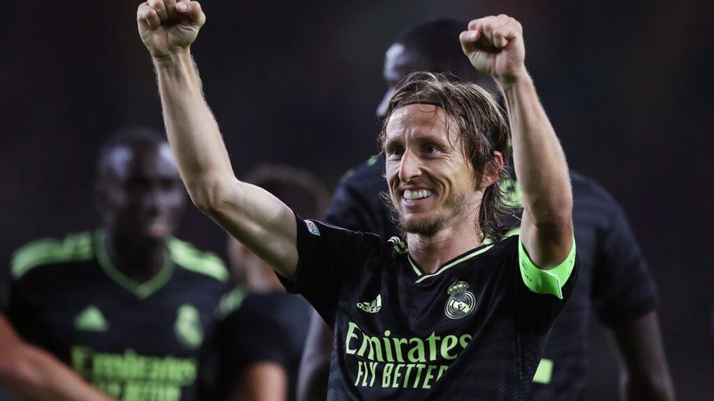 How many standing ovations have Real Madrid's Luka Modric received in ...