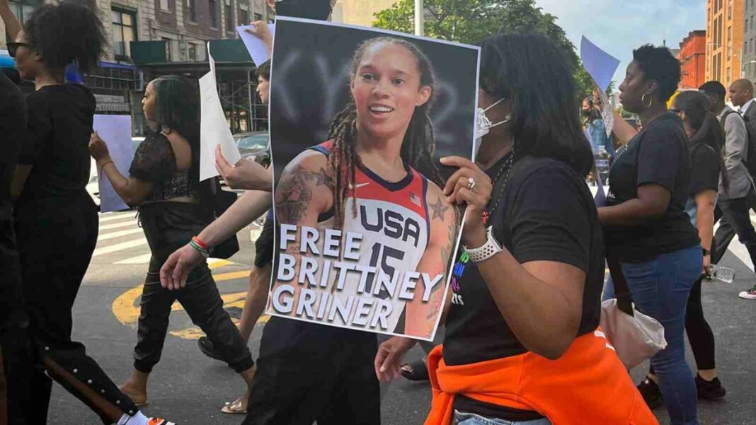 “Wanted to give back to AMERICA,” Brittney Griner’s police officer ...