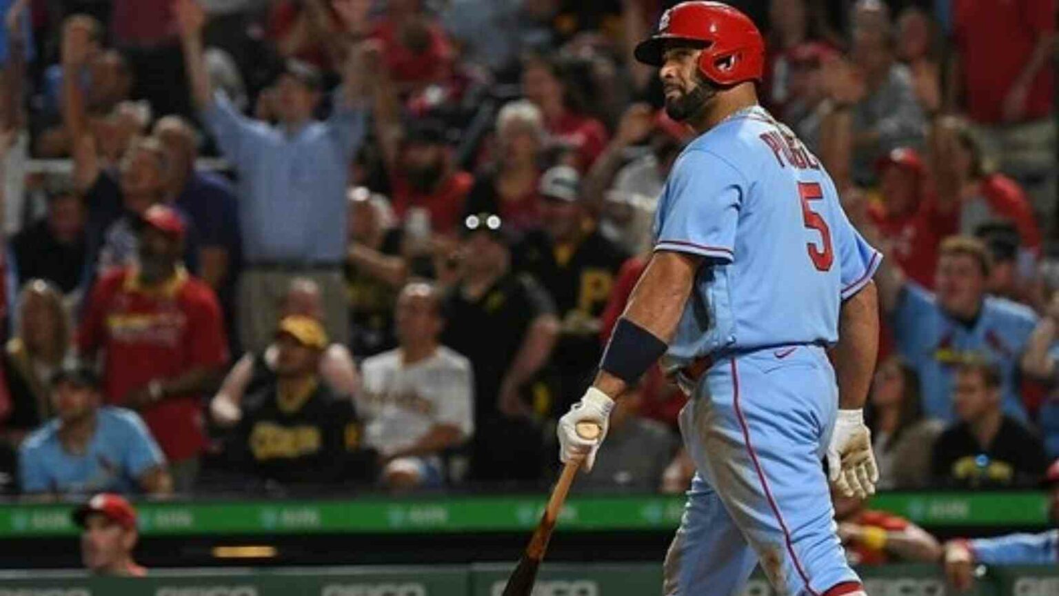 “Legends were born to rule” Albert Pujols pierces into the 700-HR-Club ...