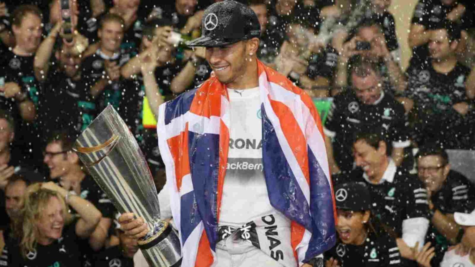 "Sir Lewis would be a great dad" - F1 Twitter reacts as Lewis Hamilton ...