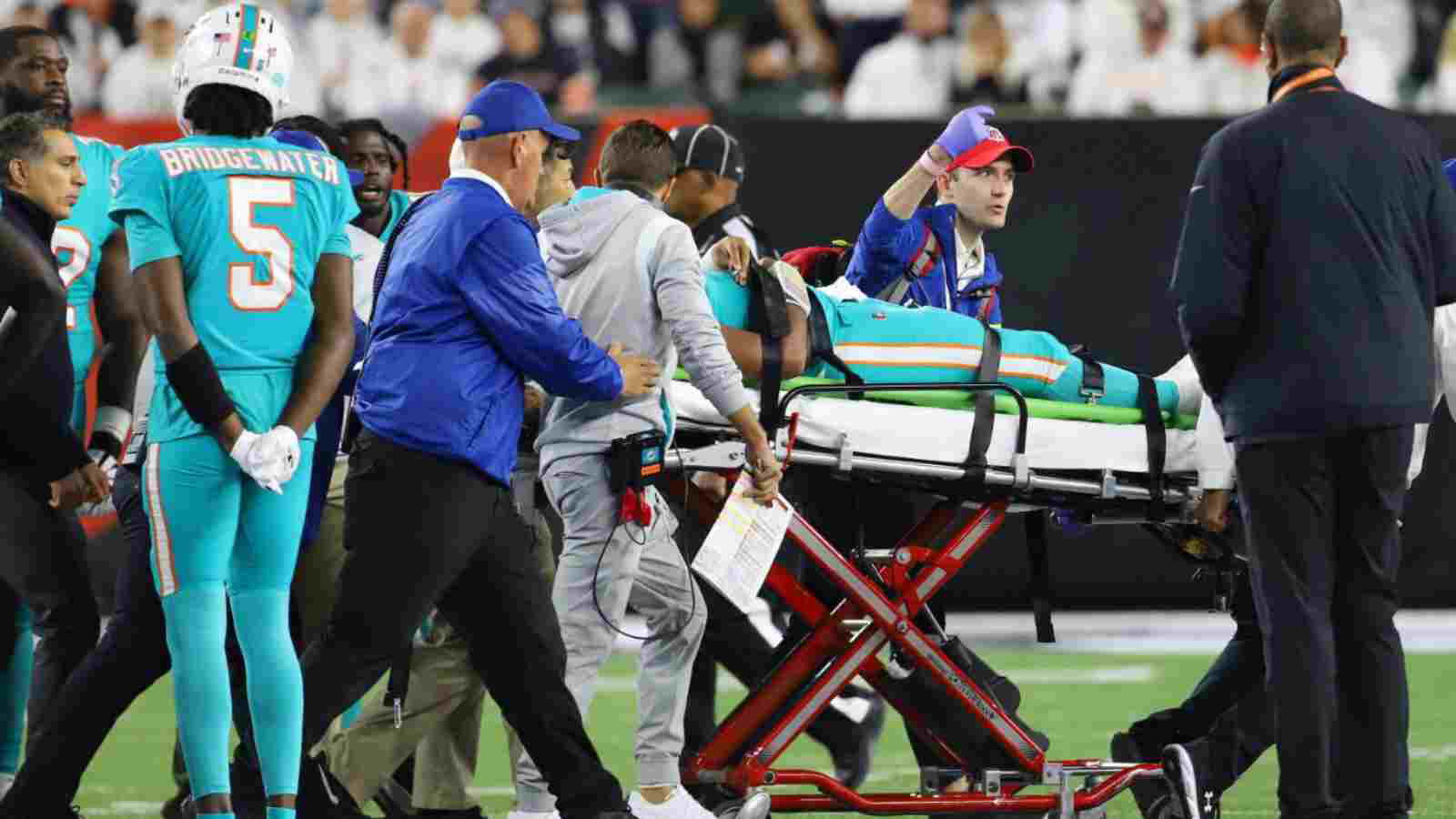 "A SCARY moment," Dolphins HC Mike McDaniel reveals HORRIFIC details ...