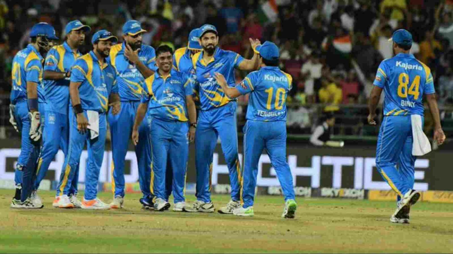 WATCH: Sachin Tendulkar autographs Suresh Raina's bat after clinching ...