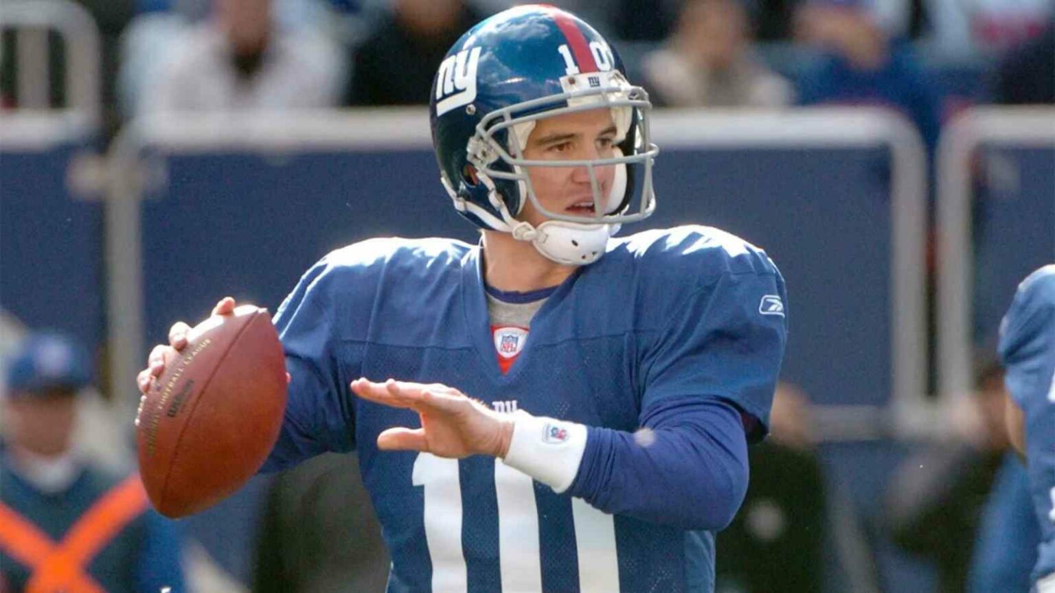 "Man of the people" Former QB Eli Manning lauded on NFL Twitter for his ...