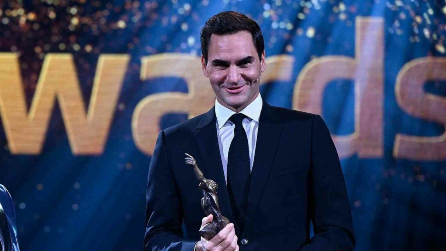Roger Federer stuns everyone with his appearance at the star-studded ...
