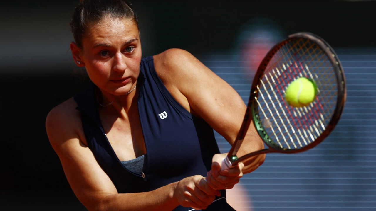 Who are Marta Kostyuk's parents, Oleg Kostyuk and Talina Beiko?