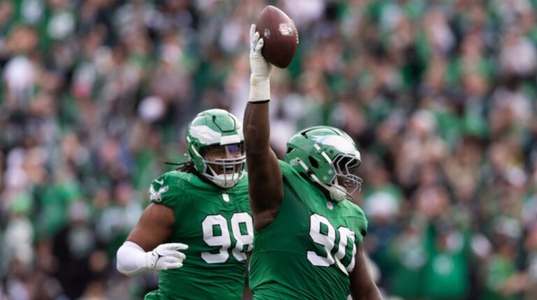 Jalen Carter escapes hefty fine despite hitting Patrick Mahomes in the head