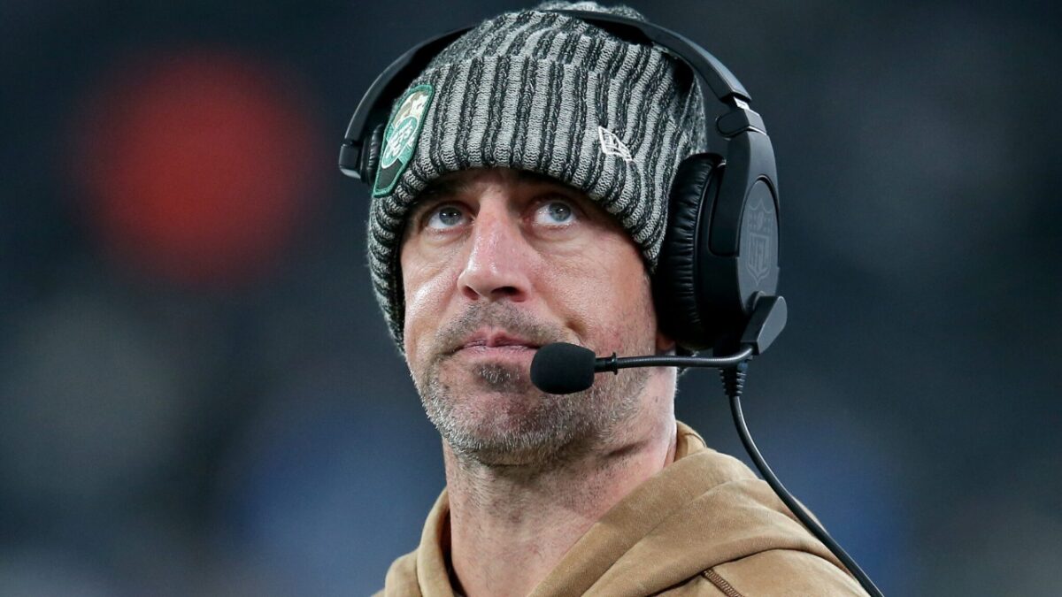 'Frustrated' Adam Schefter is tired of Aaron Rodgers' indecisiveness ...