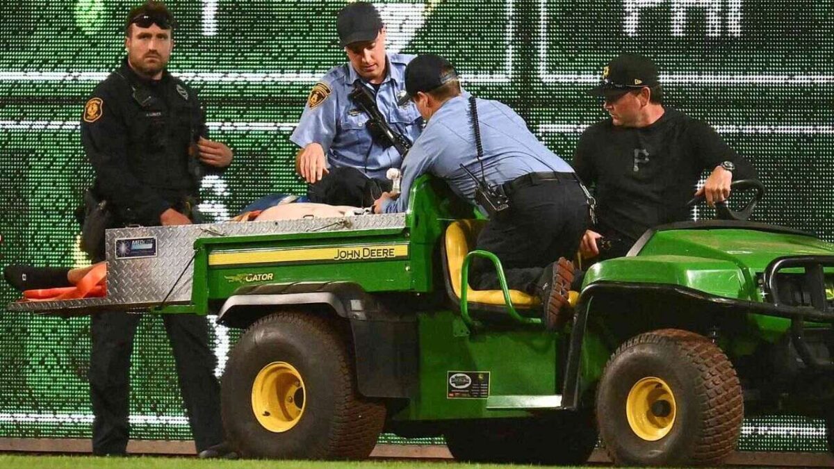 (Video) Pirates fan falls down from 21-feet wall during game against Cubs
