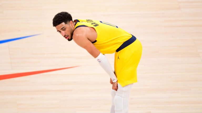 Tyrese Haliburton Banging the Floor in Pain After Re-injuring Calf in ...