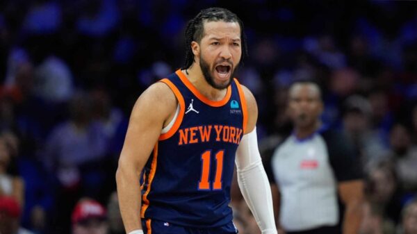 Jalen Brunson Has Epic Reaction to Father Rick Brunson Reportedly ...