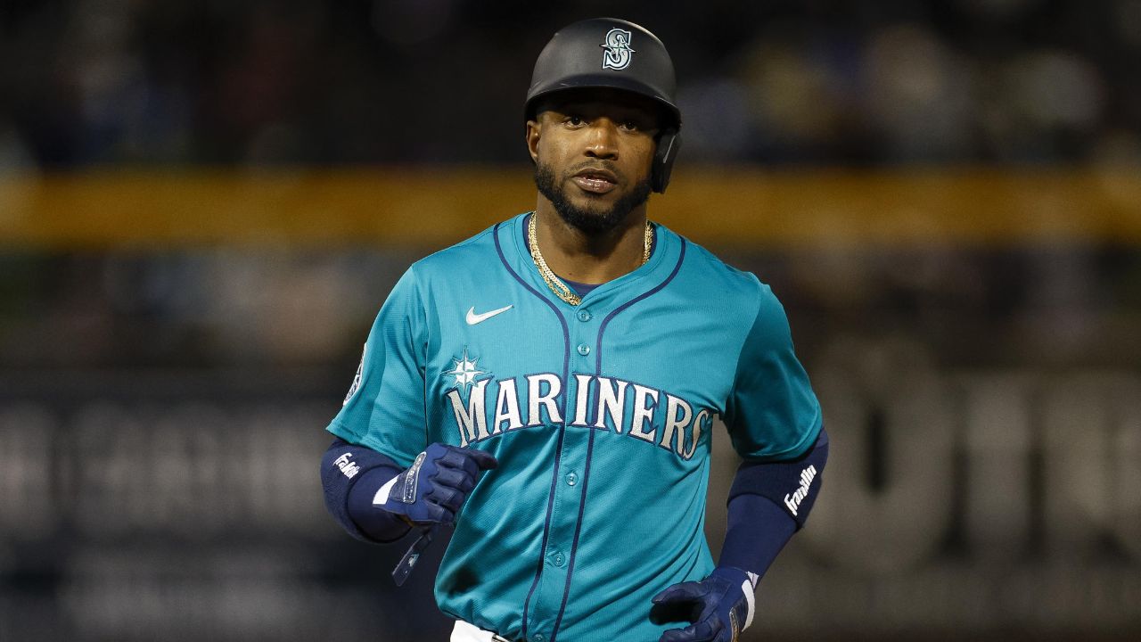 Victor Robles Appealing 10-Game Suspension by MLB for Throwing Bat at ...