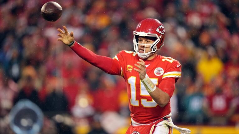 Micah Parsons Now Makes More Money Than Patrick Mahomes After Ditching ...