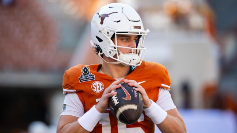 Fact Check: Did Eli and Peyton Manning cover Their Faces Seeing Arch ...