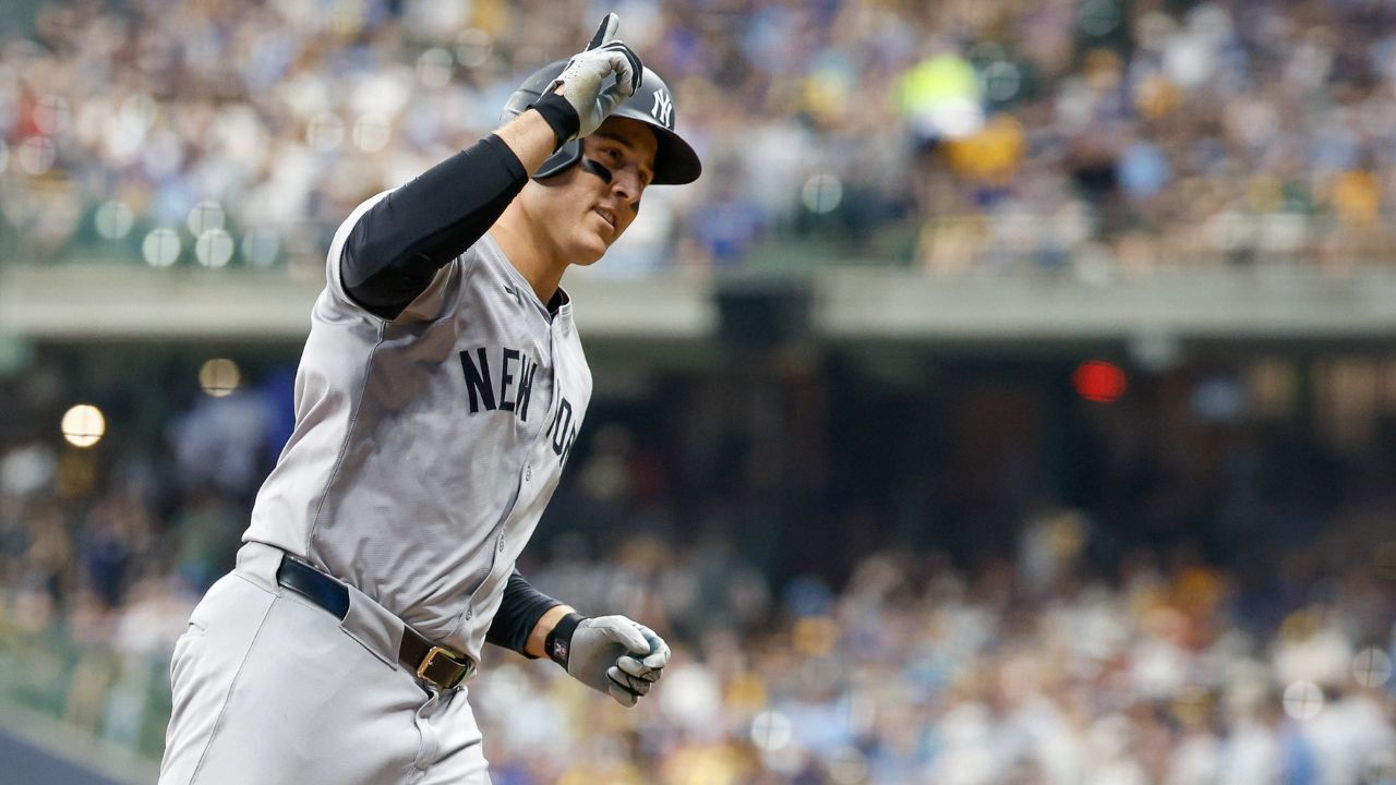 Aaron Boone Sends Heartfelt Message to Anthony Rizzo as Former Yankees ...