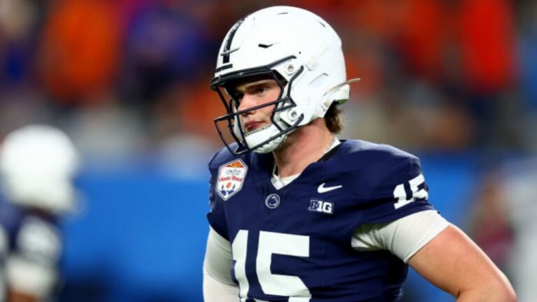 (Video) Charlie Kirk’s ‘FREEDOM’ Shirts Dominate Oregon-Penn State ...