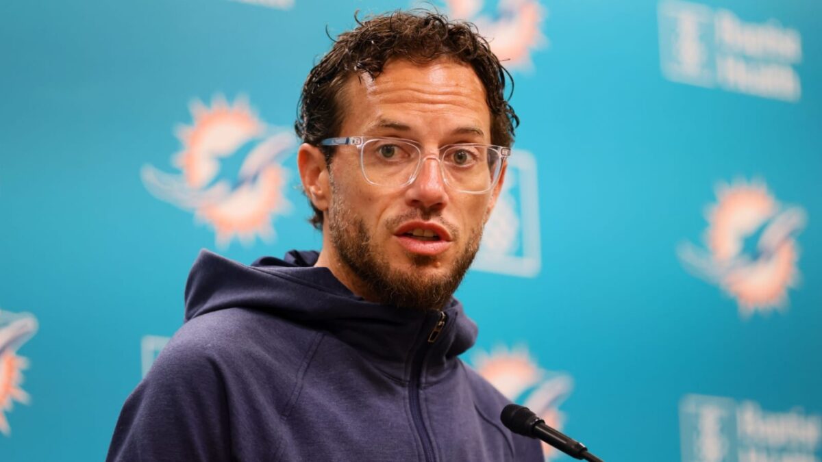 Mike McDaniel Owns Dolphins’ Collapse After Blowing 17-Point Lead to ...
