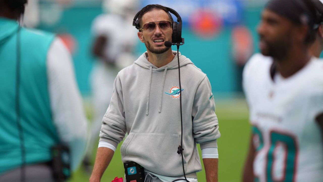 Mike McDaniel Owns Dolphins’ Collapse After Blowing 17-Point Lead to ...