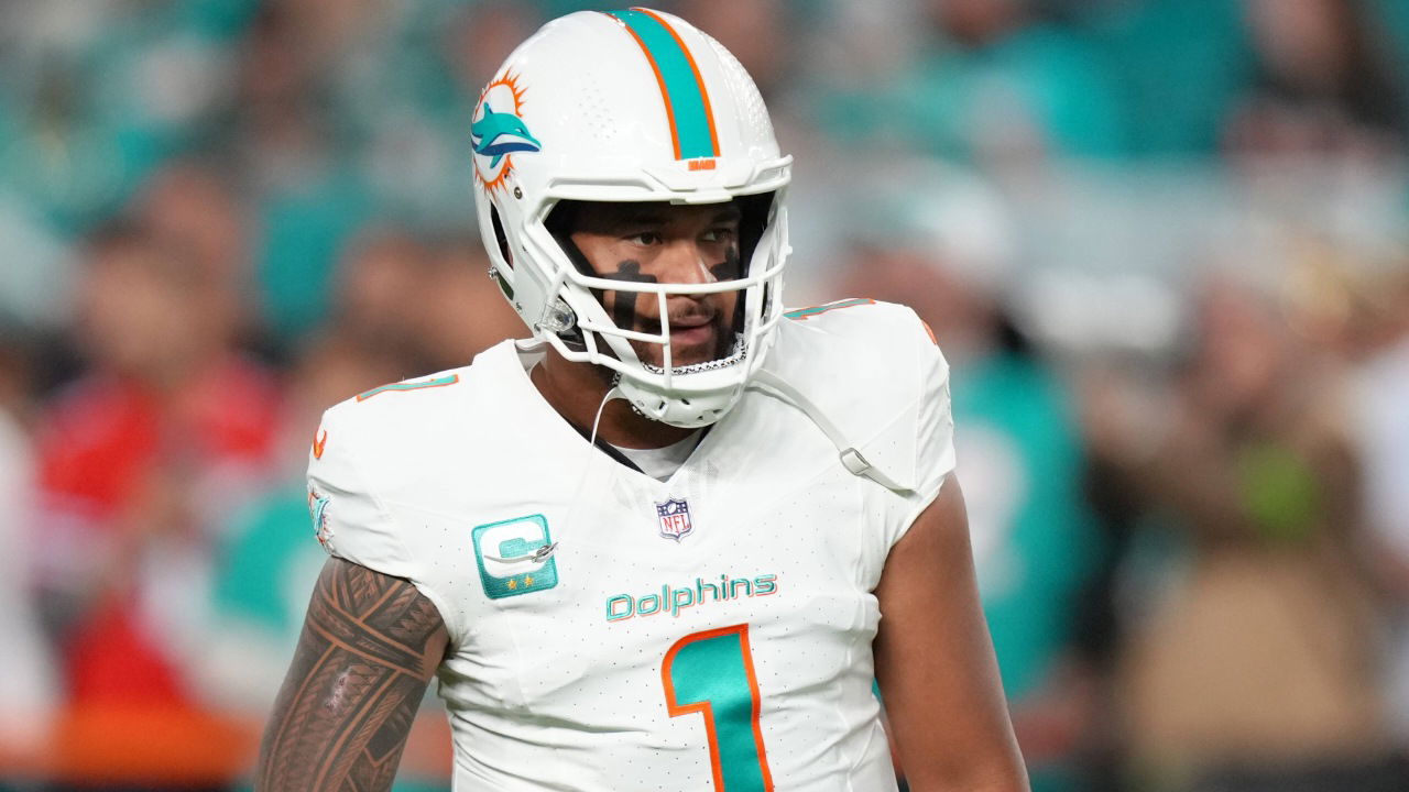 Tua Tagovailoa Apologizes for Attacking 'Leaders' And Teammates Amidst ...