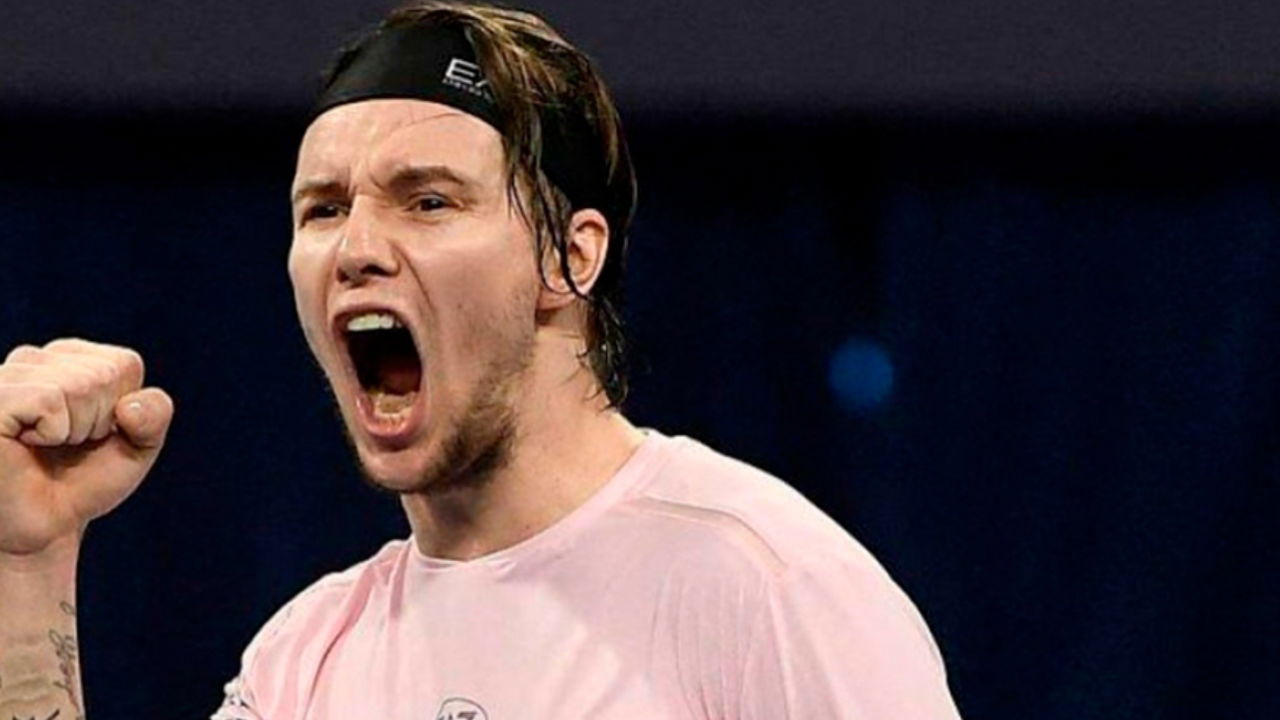 (Video) 'Flying' Corentin Moutet Loses Shoe at Crucial Moment During ...