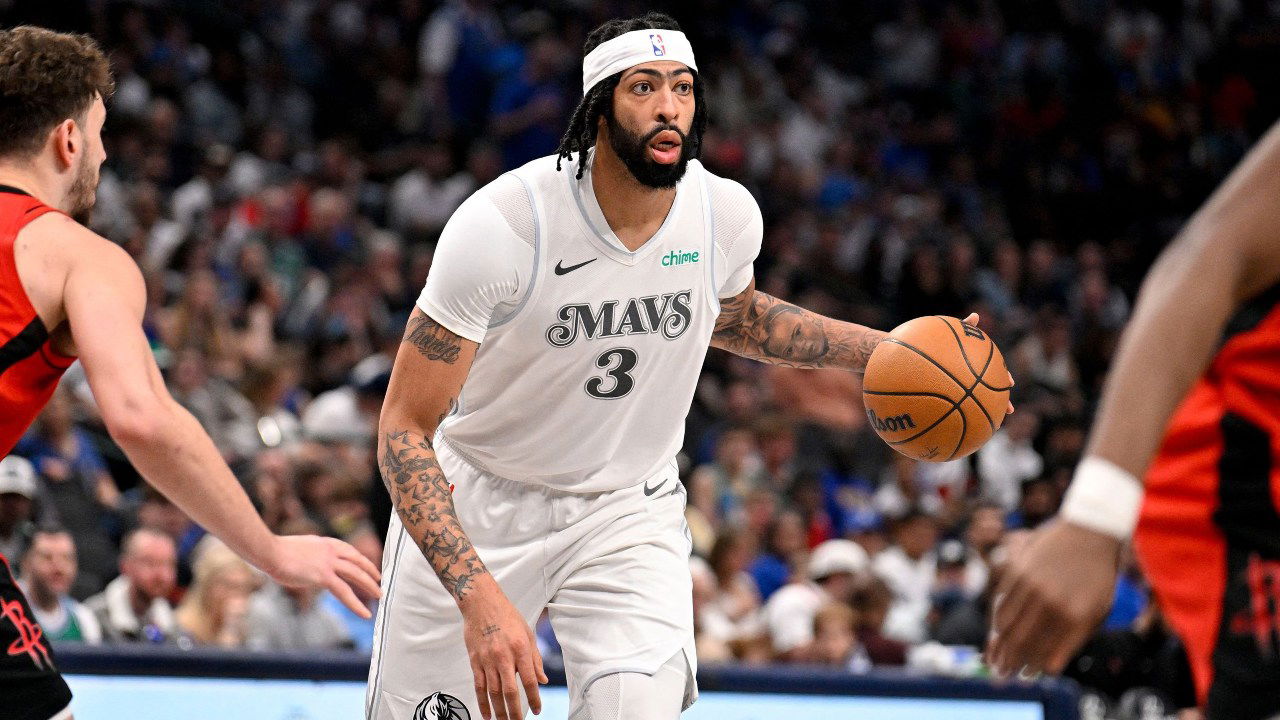 Anthony Davis’ Health and Future Hinge on Mavs Owner After Nico ...