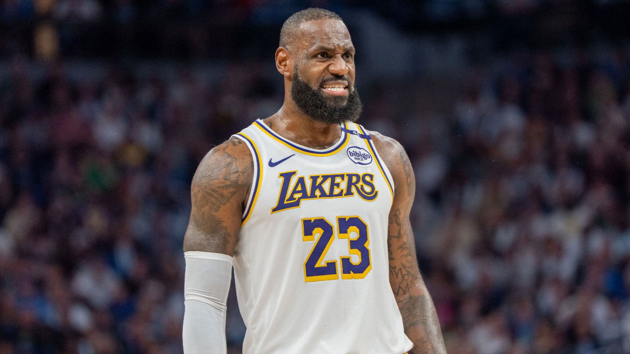 (Video): Lakers Fans Singing 'You Are My Sunshine' On LeBron James ...