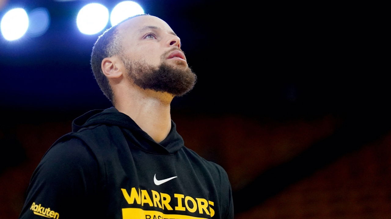 (Video) Caitlin Clark Calls 'AI' on Stephen Curry's Insane Trick Shot ...