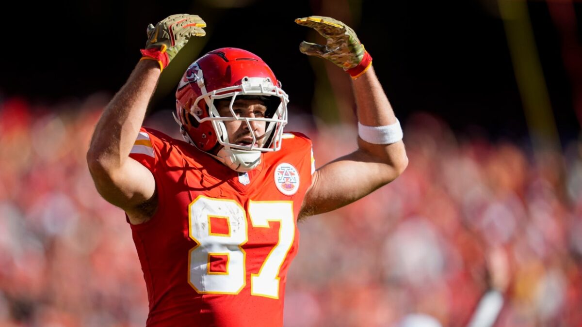 Travis Kelce Makes NFL History, Matches Jerry Rice with 12 Consecutive ...