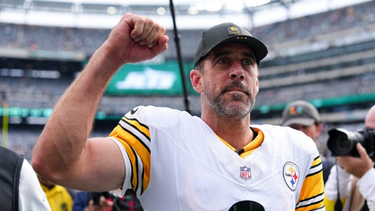 Bizarre End-of-Game Ruling Hands Aaron Rodgers' Steelers 'Dramatic' Win ...