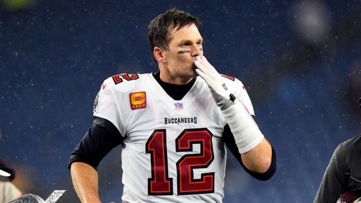 Tom Brady Trolls Bills Mafia After Being Greeted with Middle Fingers