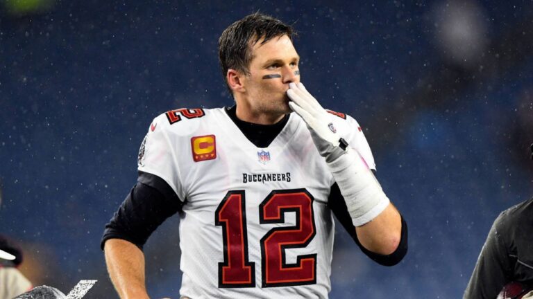 Tom Brady Trolls Bills Mafia After Being Greeted with Middle Fingers