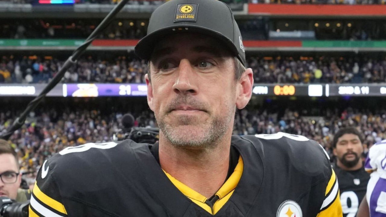 (Video) Aaron Rodgers Throws Subtle Jets Shade with “No Leaks in the ...