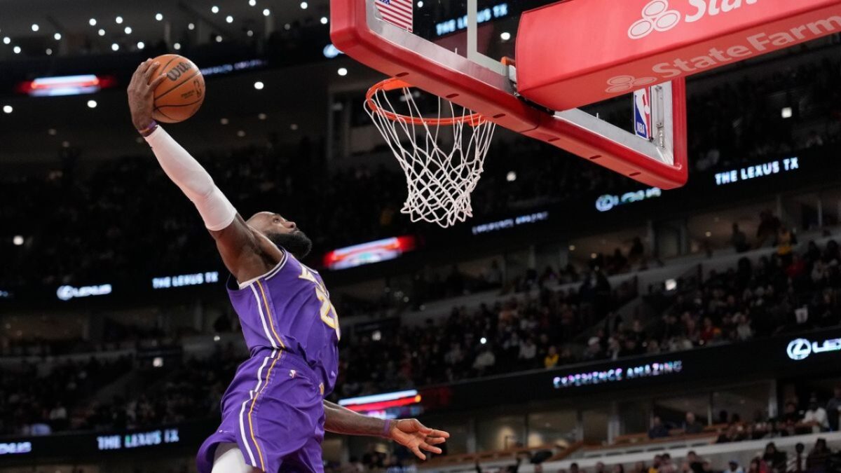 Michael Jordan's Bulls Fans Cheering for LeBron James Forces Skip ...