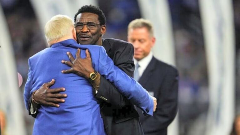 Jerry Jones Credits Michael Irvin for His Gold Jacket
