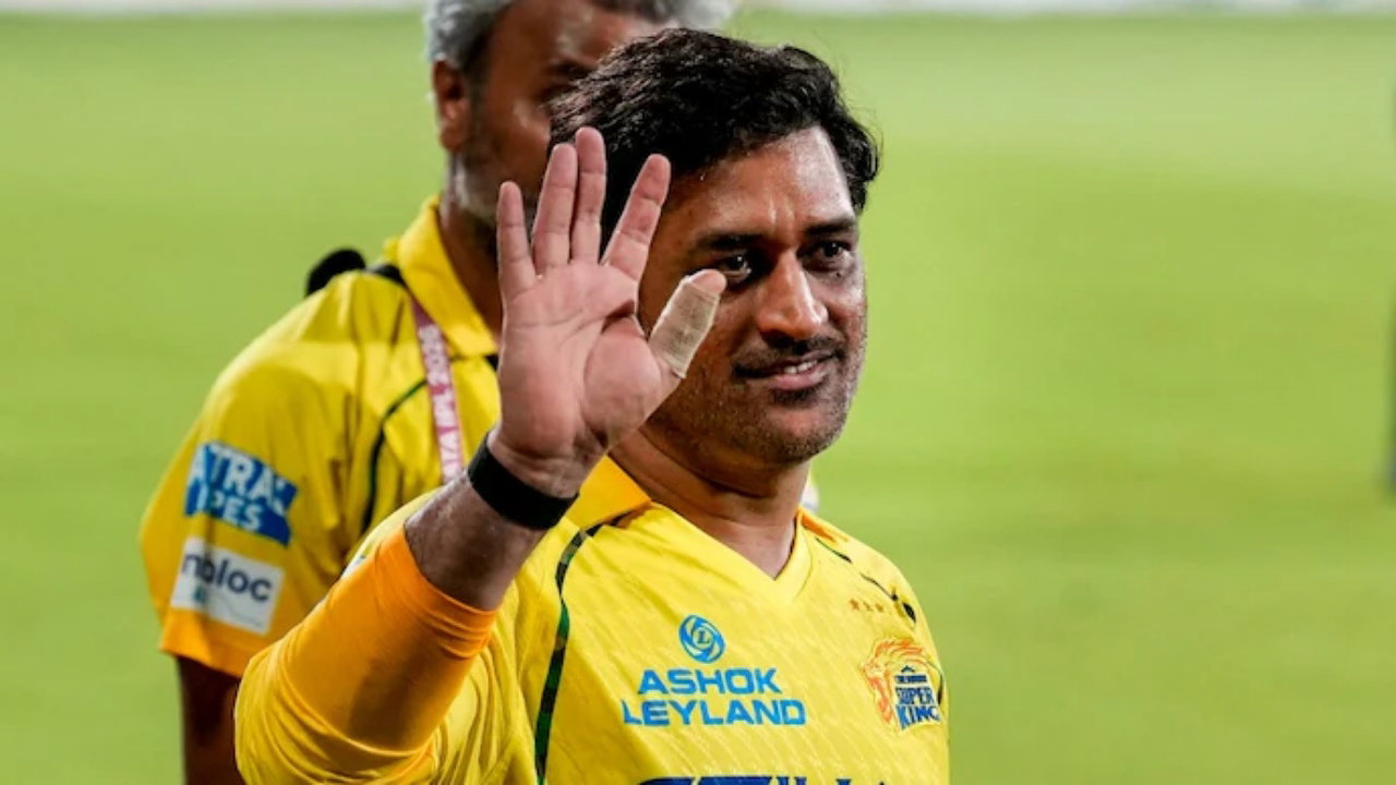 MS Dhoni Gets Emotional in Possibly His Final Appearance in Front of ...