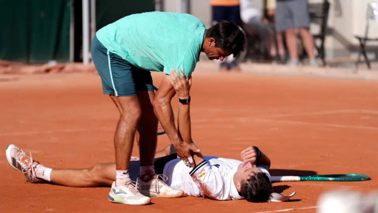 Jakub Mensik Blasts French Open Umpire Over Time Violation in Brutal ...