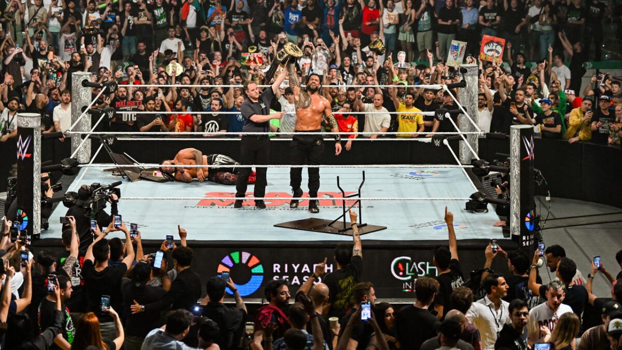 WWE Clash in Italy: Roman Reigns Tames Jacob Fatu After a Brutal ...