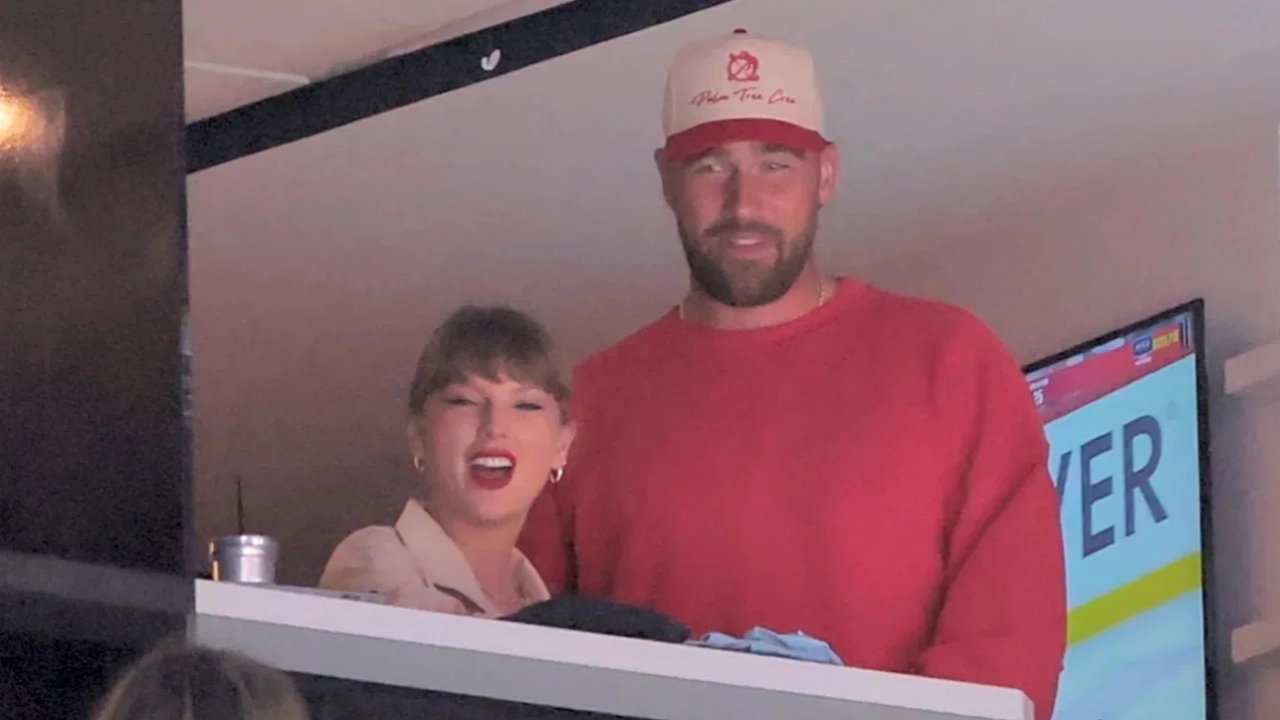 Taylor Swift’s Courtside Chair Tops Celebrity Auction With $7,000 ...