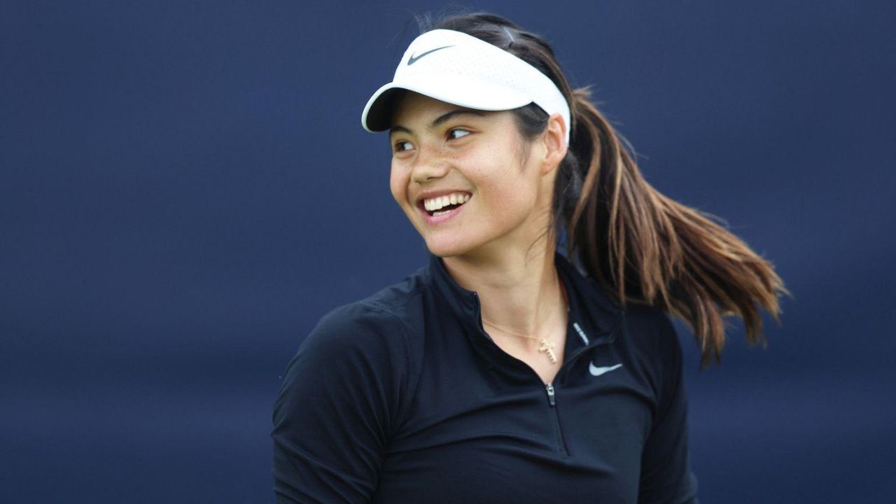 Former British No.1 Says Emma Raducanu Reuniting with Andrew Richardson ...